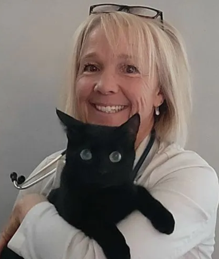 Dr. Lisa MacDonald | Tustana Animal Hospital